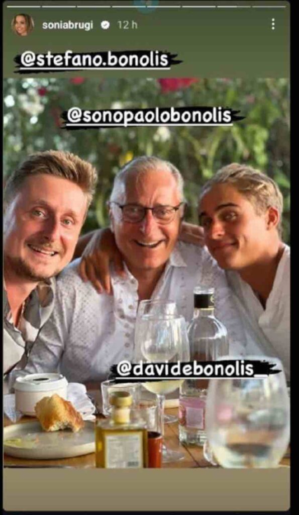 Stefano e Davide Bonolis identici a papà Paolo: la foto di Sonia ...